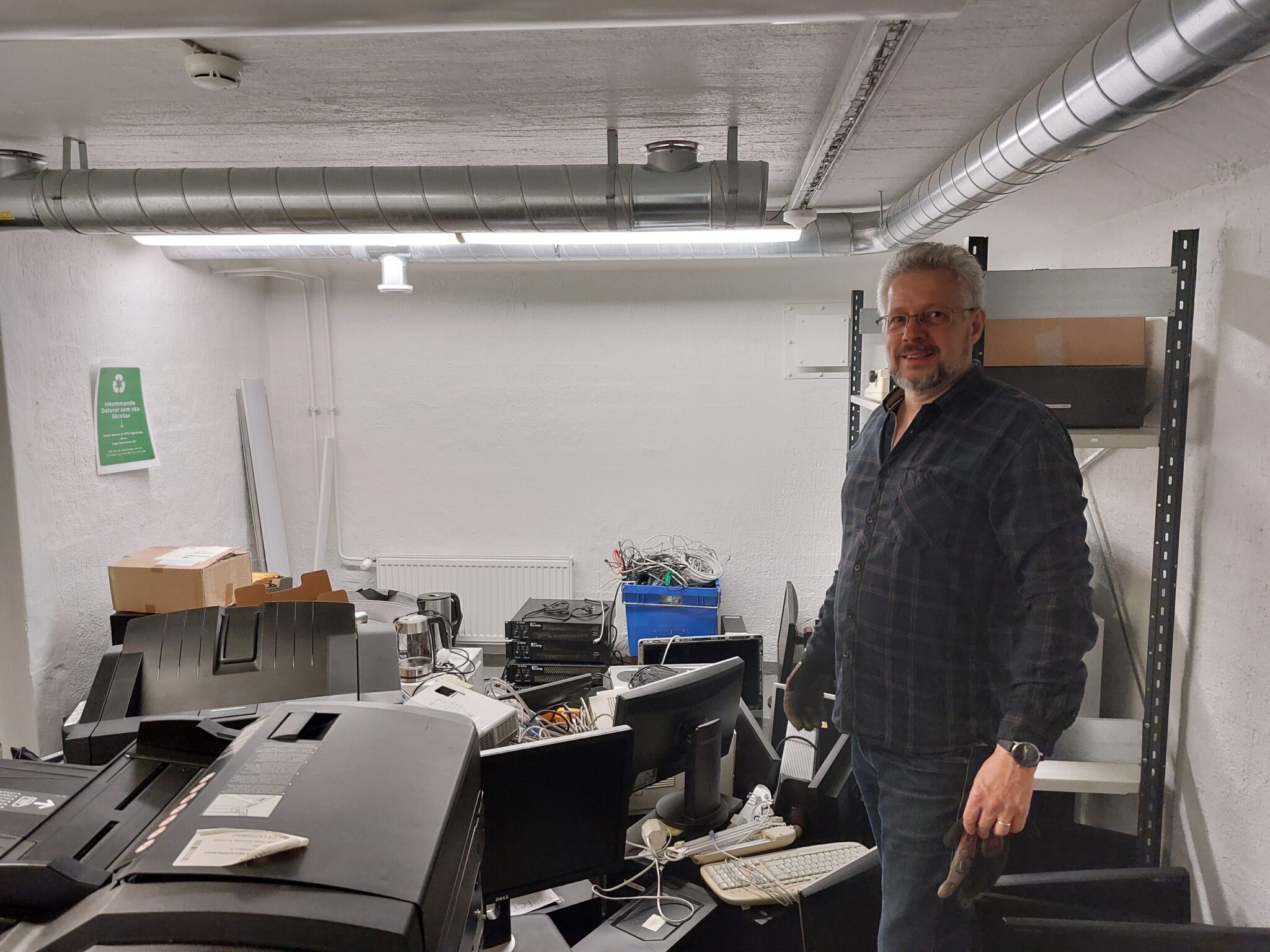 Green scrapping of old electronics and ICT equipment at Åbo Akademi ...